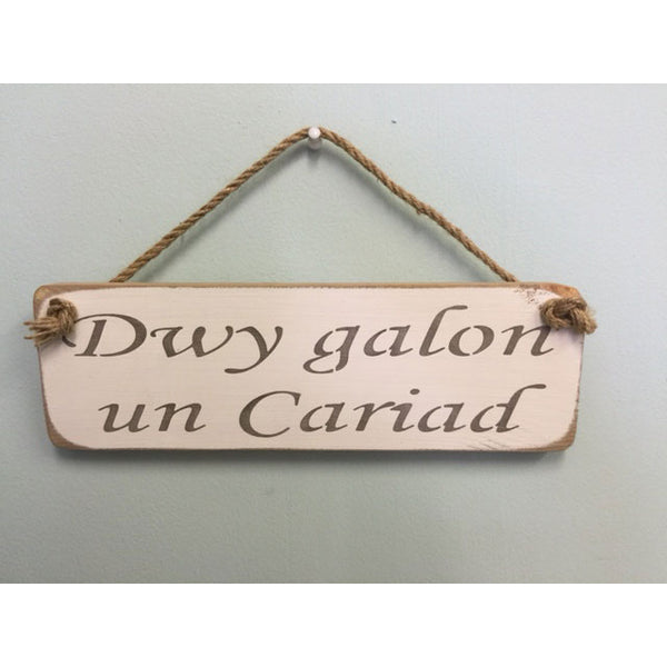 Dwy galon un Cariad - hanging wooden sign - Cain Online
